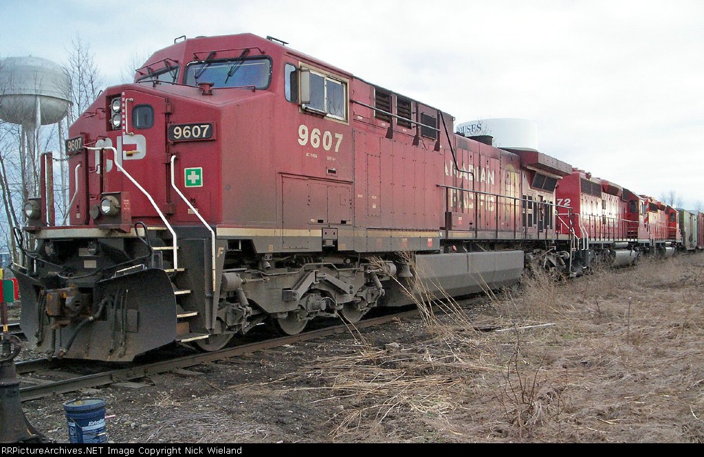 CP 9607 and the rest of its consist